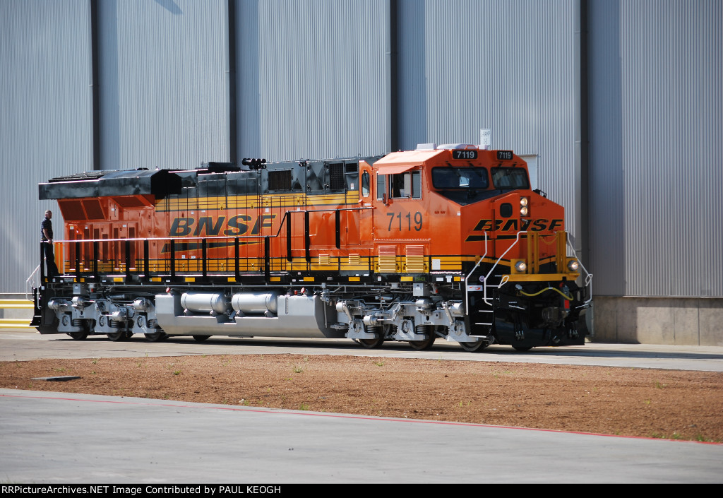 BNSF 7119 Gleems in the Texas morning Sun as it Reflects Off Her Very, Very Brand New BNSF ...